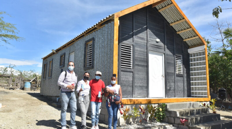 Entregan Viviendas Construidas Con Material Reciclado De Los Envases De